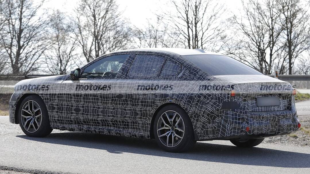 2027 BMW 5 Series/i5 LCI [G60/G61] - SCOOPS - NewCarscoops.com