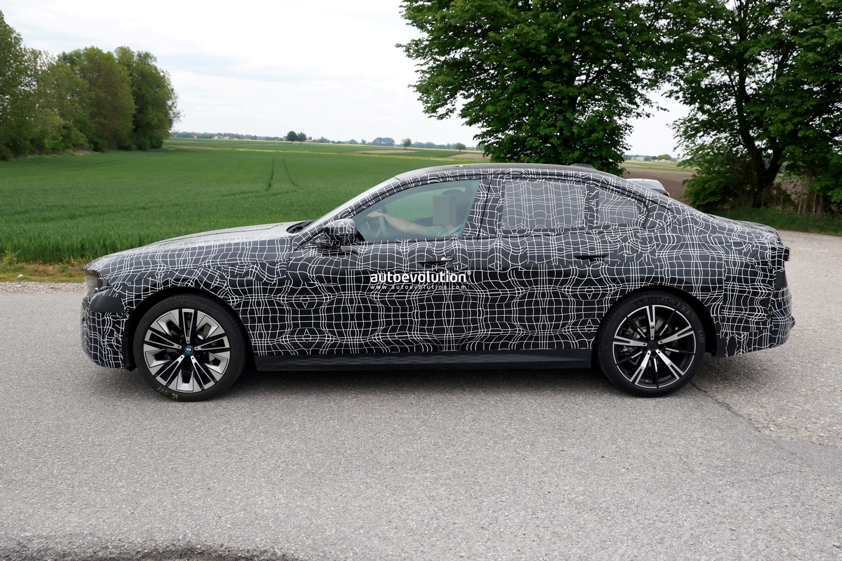2027 BMW 5 Series/i5 LCI [G60/G61] - SCOOPS - NewCarscoops.com